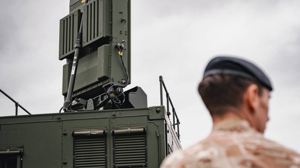 Sistemas De Radar Do Exercito Caminhão Militar. Transporte Do