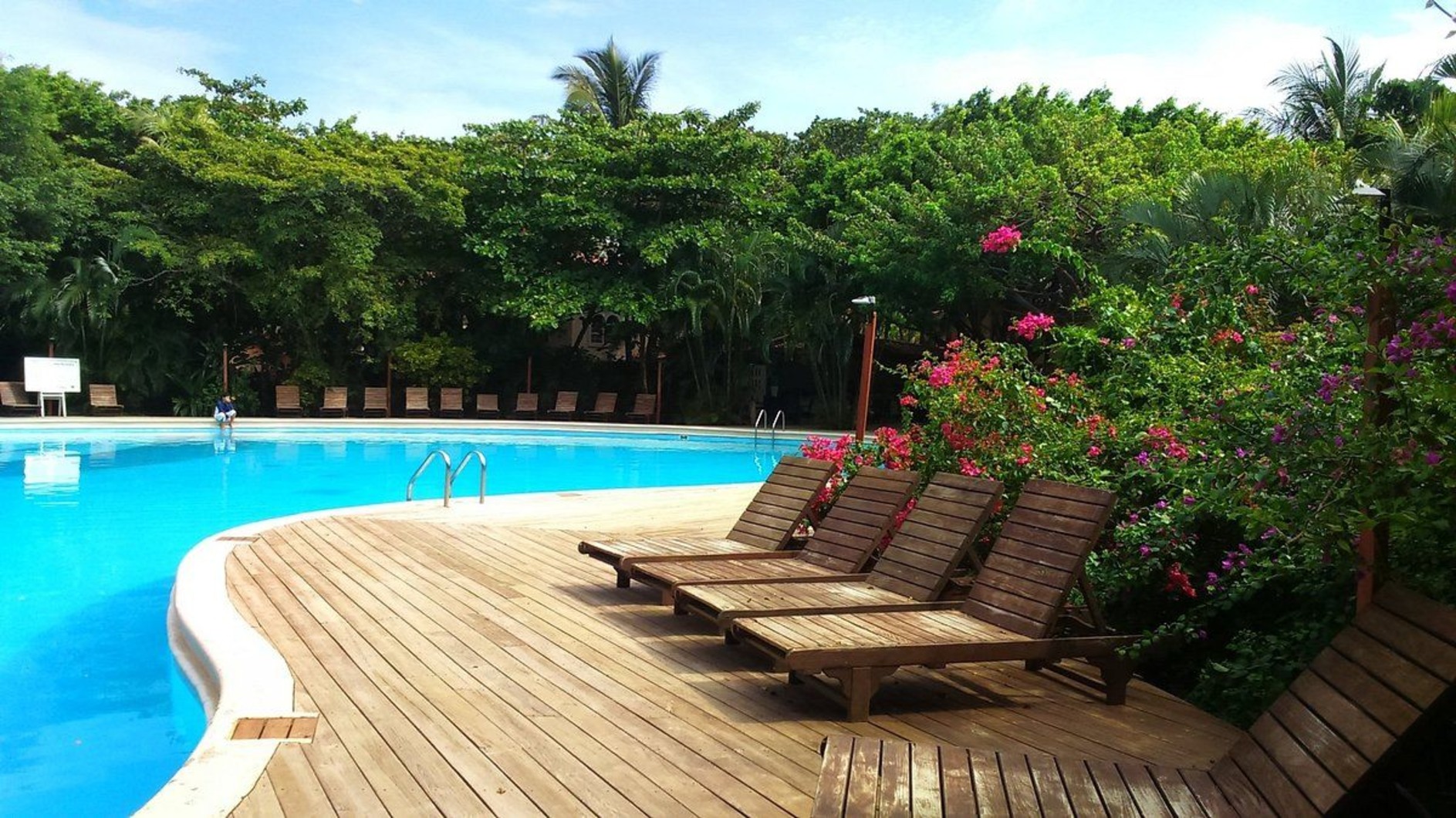 Roatan Excursions | Island Escape Day Pass at Henry Morgan Beach Resort