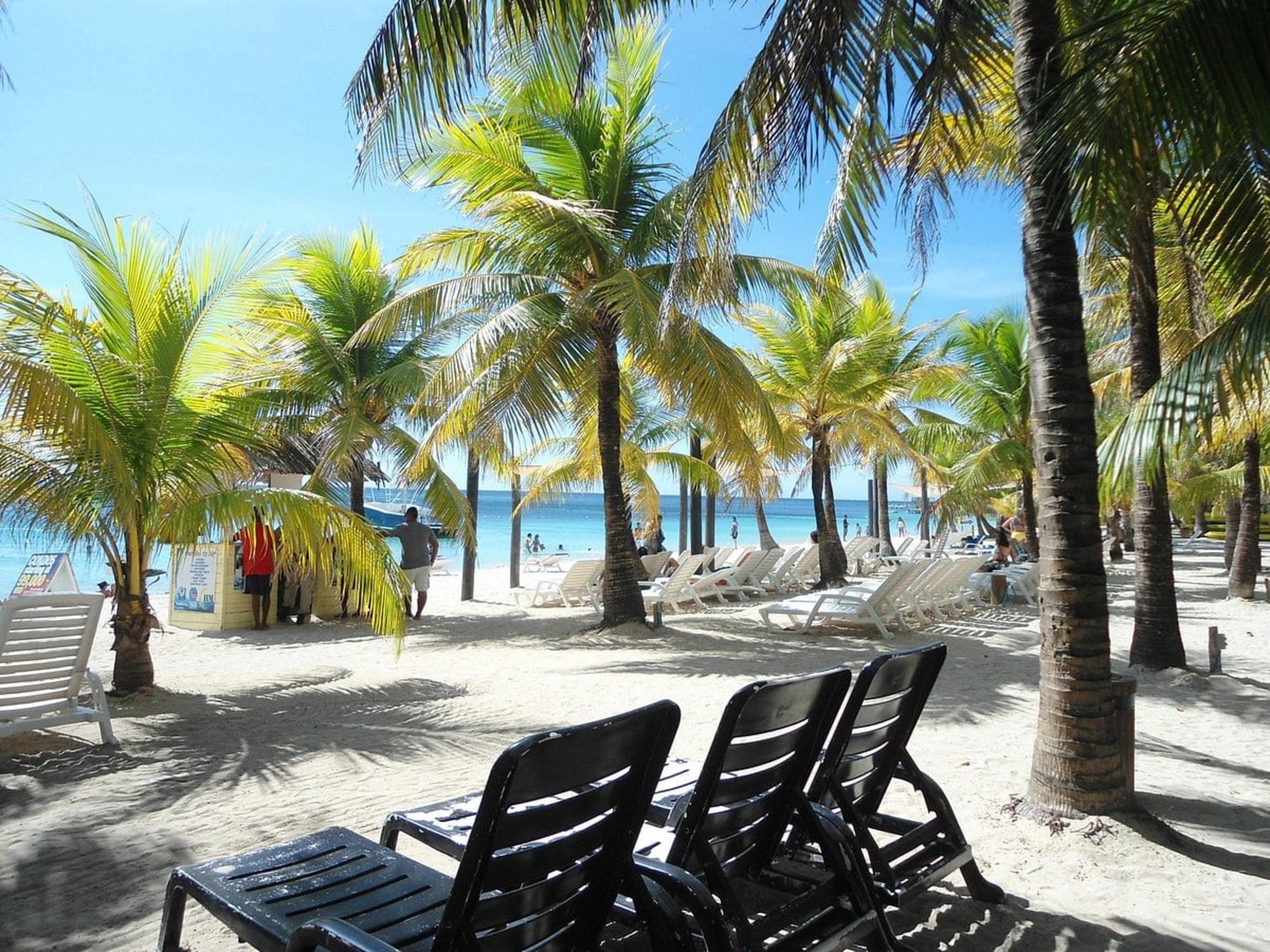Roatan Excursions | Island Escape Day Pass at Henry Morgan Beach Resort