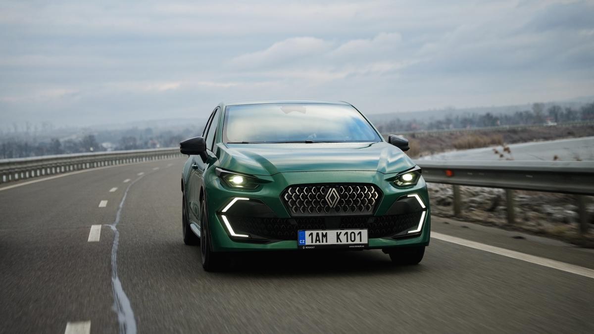 Nové Clio je dostupný hi-tech pro lidi, kteří nechtějí (plné) elektro | WIRED