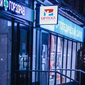 brass monkeys: Idiom Meaning and Origin - The Village Idiom