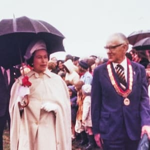 keep one's head down: Idiom Meaning and Origin - The Village Idiom