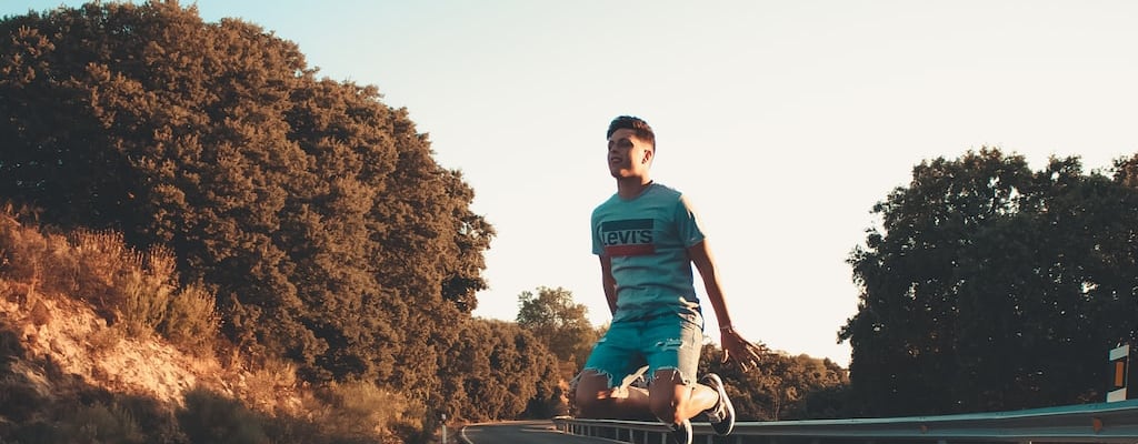 walk the talk: Idiom Meaning and Origin - The Village Idiom