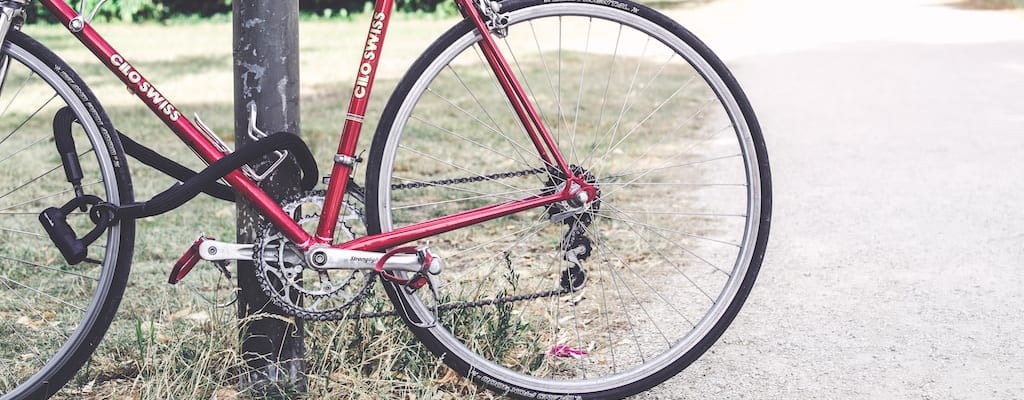 fall between the cracks: Idiom Meaning and Origin - The Village Idiom