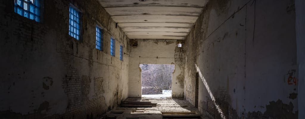 fall through the cracks: Idiom Meaning and Origin - The Village Idiom