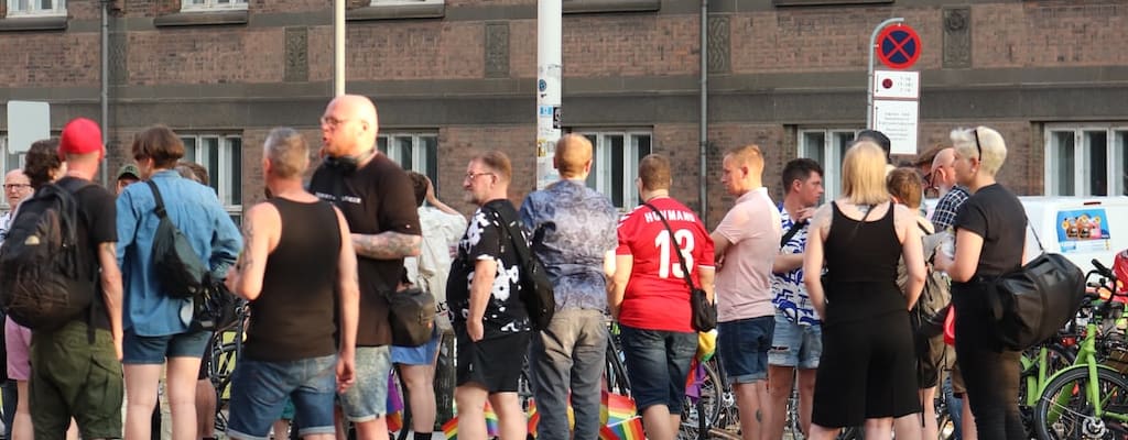 have someone's back: Idiom Meaning and Origin - The Village Idiom