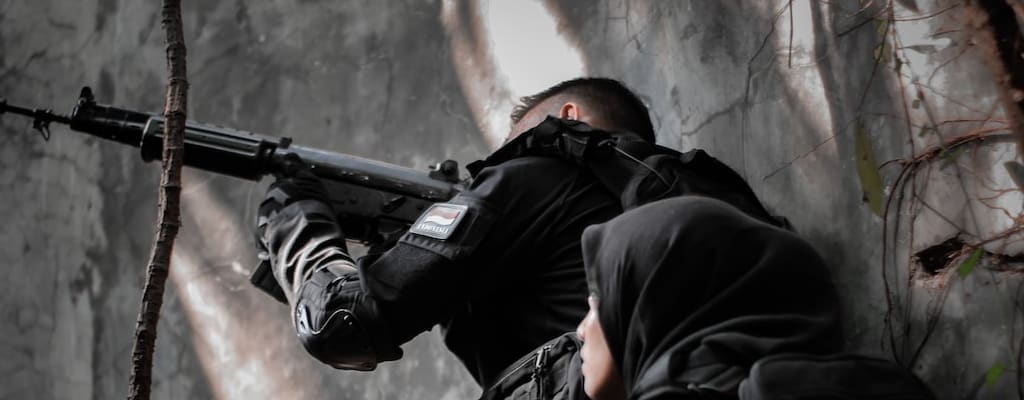 stick to one's guns: Idiom Meaning and Origin - The Village Idiom