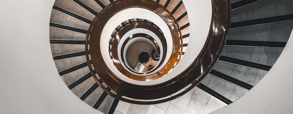look down on: Idiom Meaning and Origin - The Village Idiom