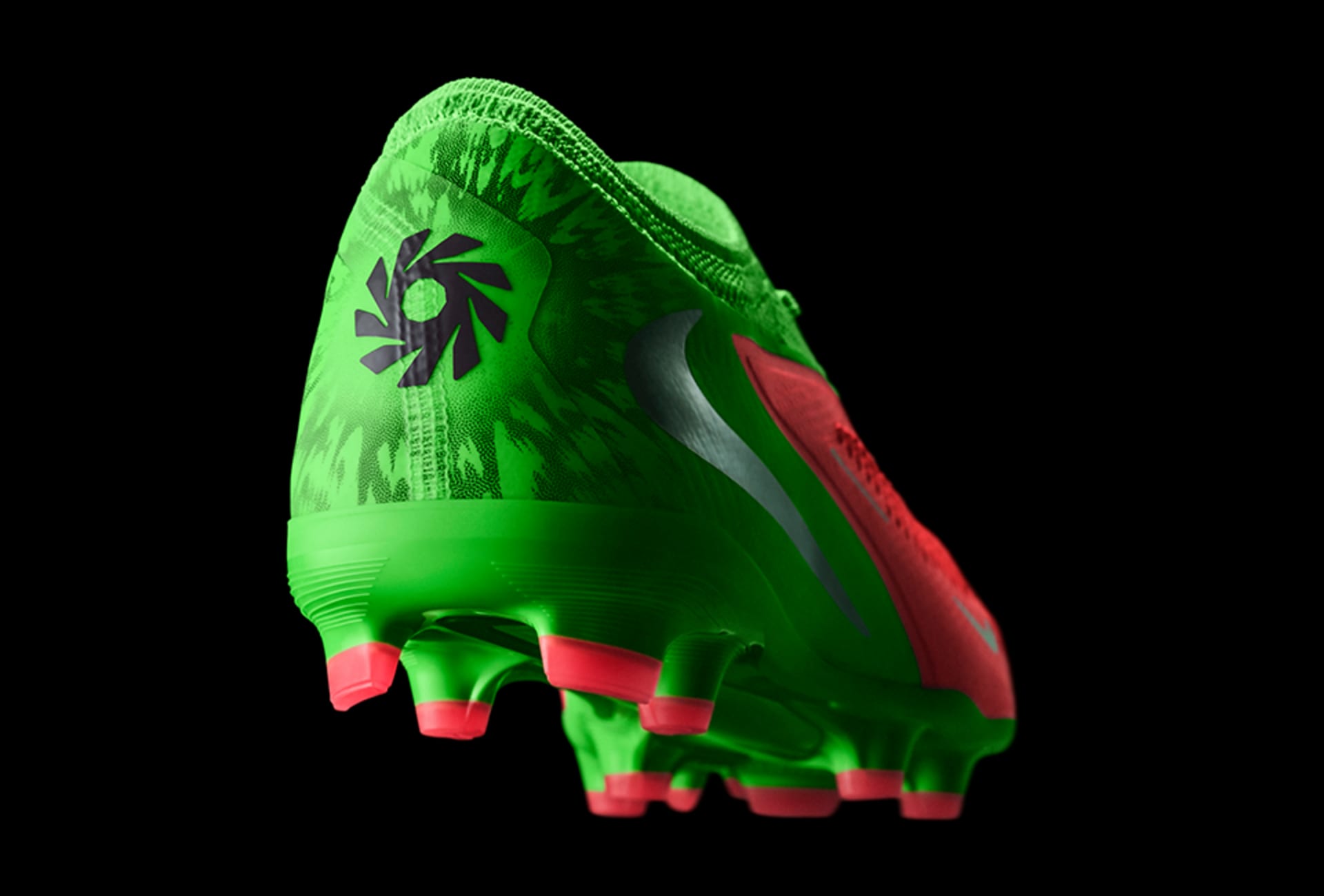 Das Nike Haaland Phantom 6 Pack bei ABSOLUTE TEAMSPORT kaufen.
