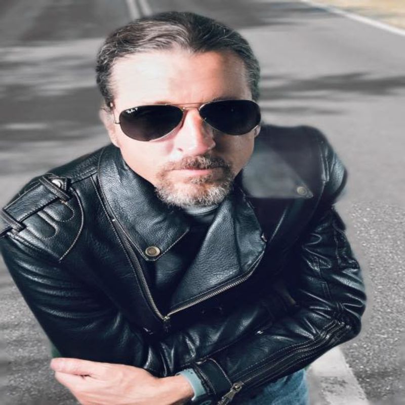 Justin Lambakis | DIBIZ Digital Business Cards