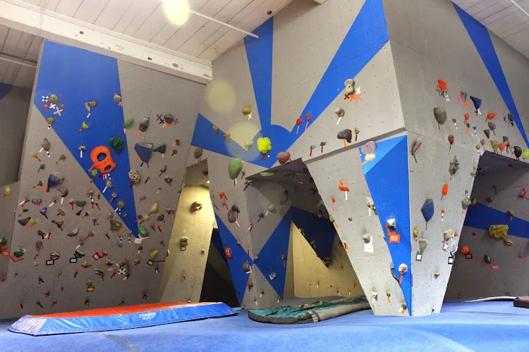 Best Bouldering Climbing Gyms (P52) | IndoorClimbingGym