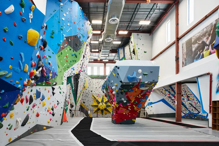 4.6★ MetroRock Bushwick | Brooklyn Climbing Gym