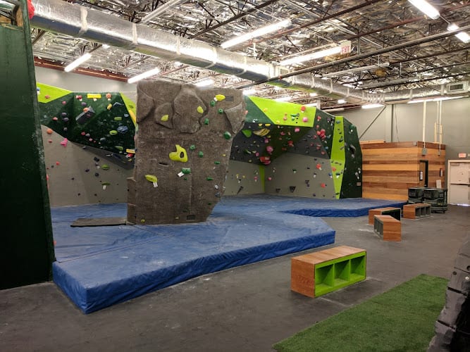4.1★ Boulder Lab Climbing Gym | Kirtland AFB Climbing Gym