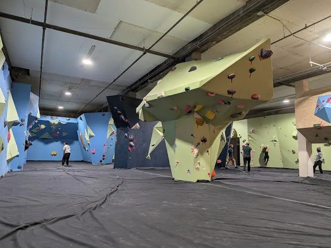 4.6★ Bouldering Project - U District | Seattle Climbing Gym