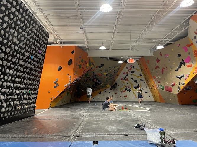 4.3★ Vertical Rock Tysons Bouldering | Tysons Climbing Gym