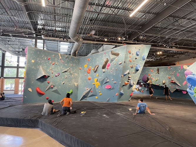 4.7★ Bouldering Project - Springdale | Austin Climbing Gym