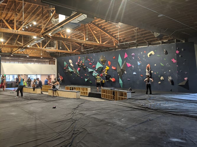 4.6★ Bouldering Project - U District | Seattle Climbing Gym