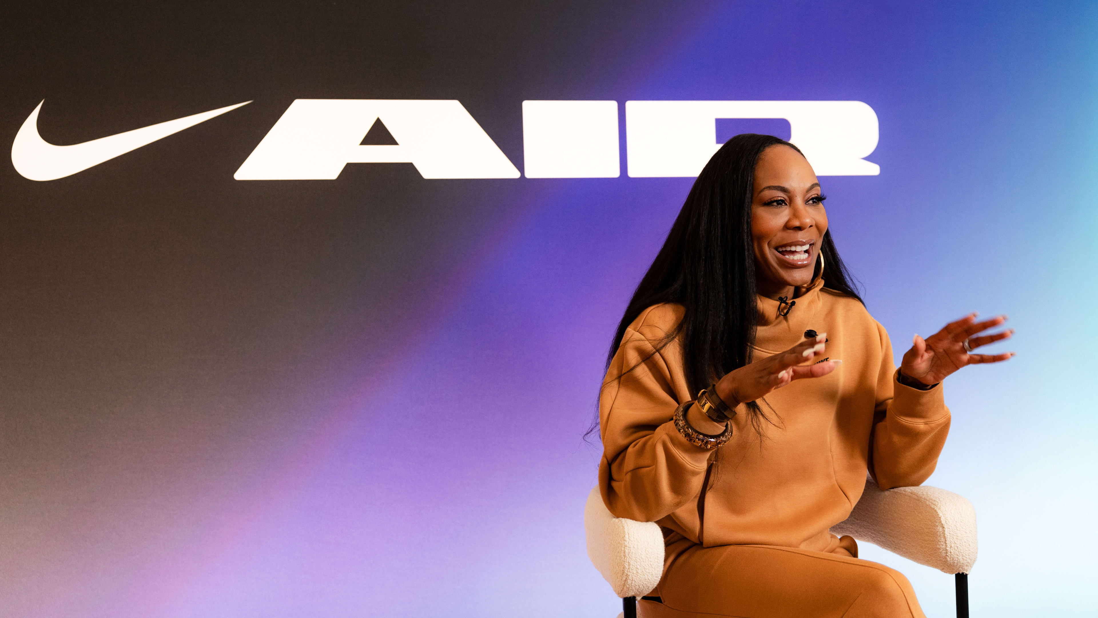 Sanya Richards-Ross Explains How to Win the 400 Meter Sprint — NIKE, Inc. Sanya Richards-Ross Explains How to Win the 400 Meter Sprint — NIKE, Inc.
