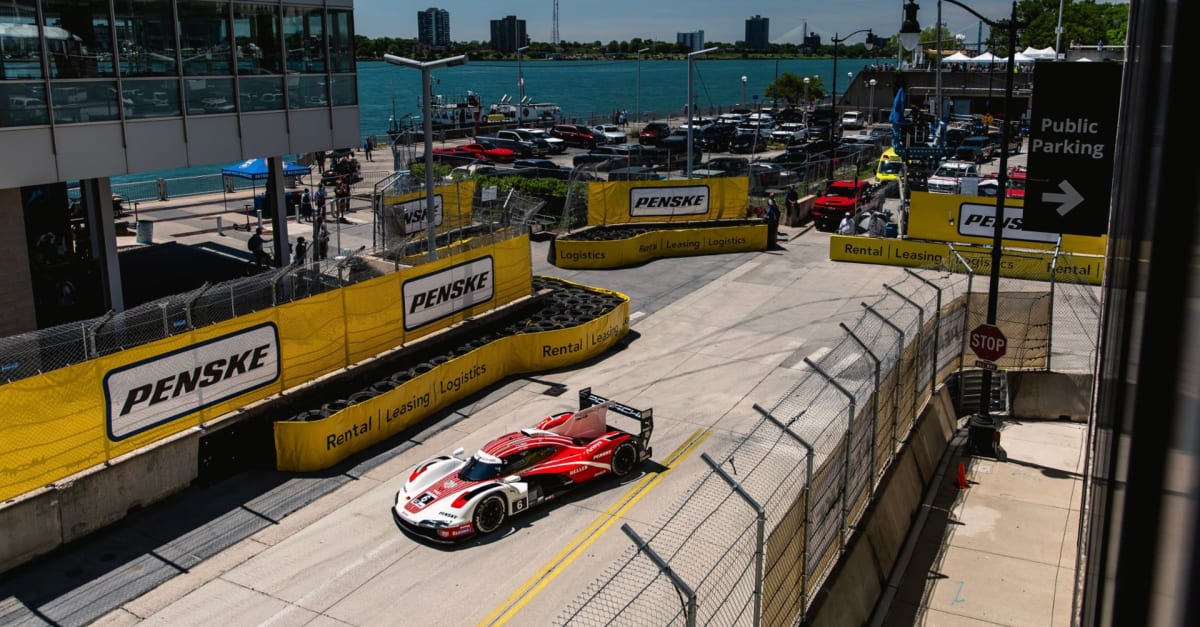 Porsche extends IMSA points lead in Detroit street fight