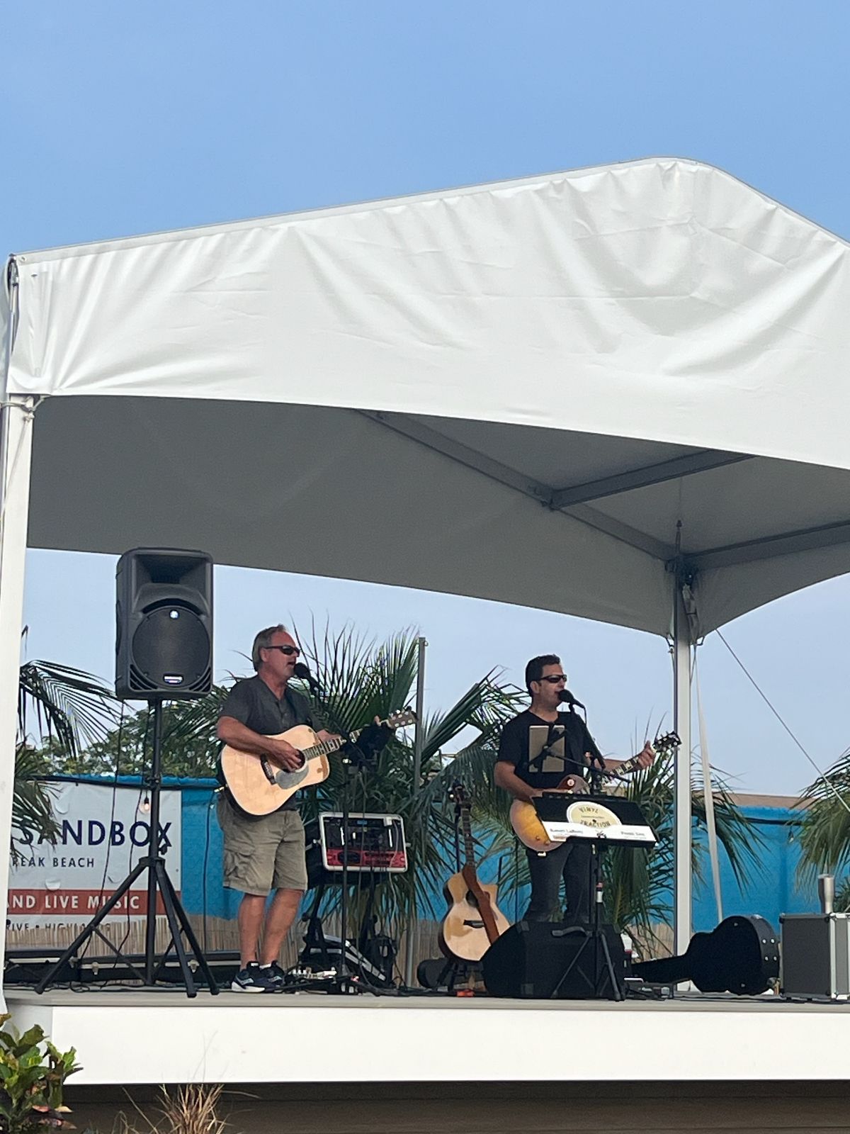 Book Vinyl Traction on BeatGig · Thousands of Artists at Your Fingertips