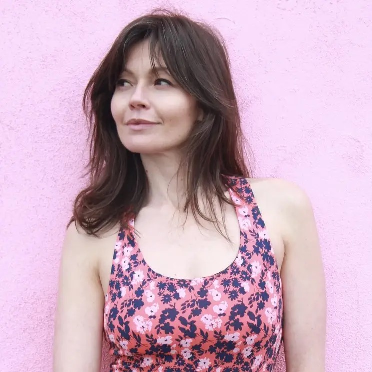 Book Sarah Banker on Dusk · Thousands of Artists at Your Fingertips