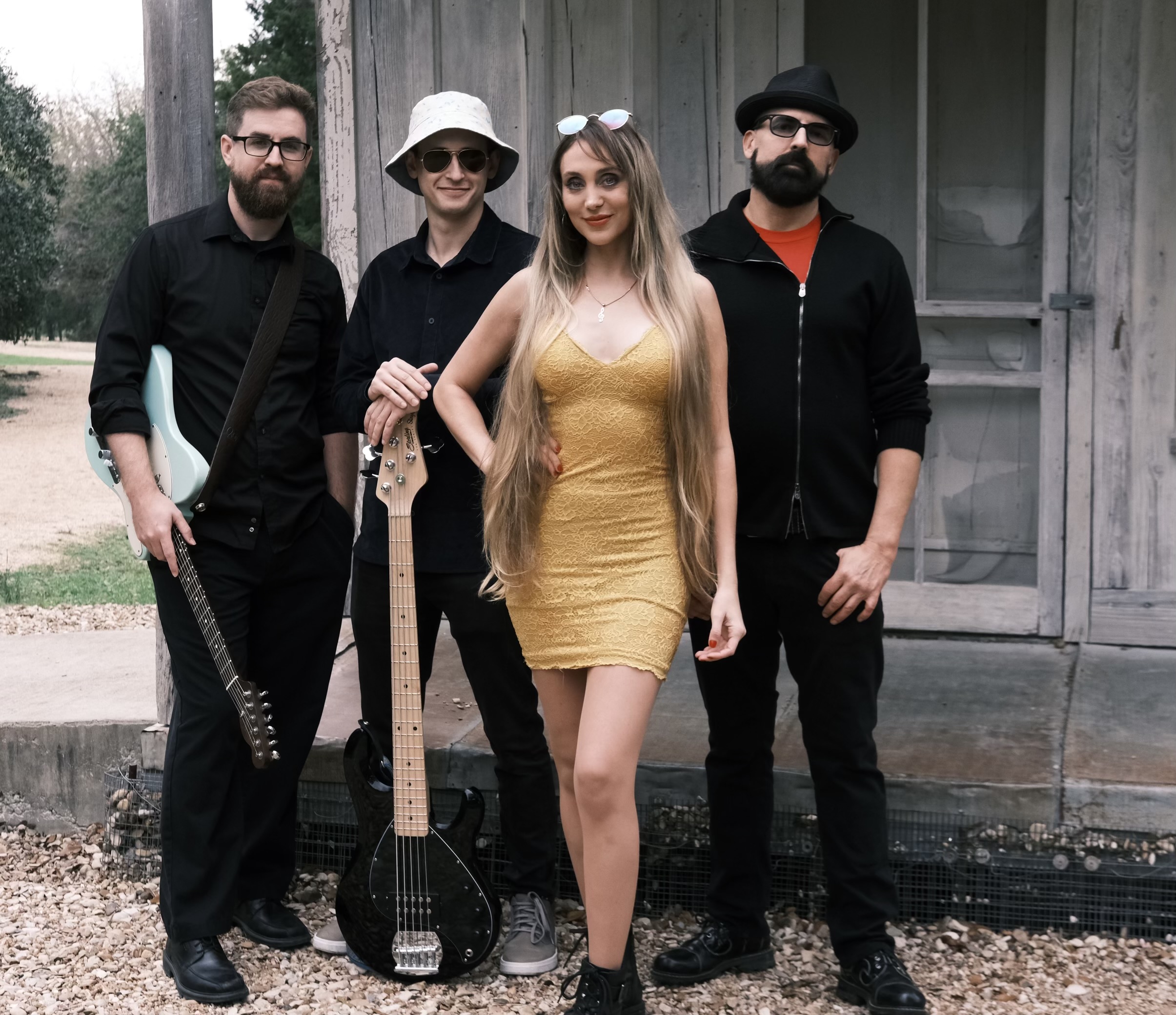 Book Tarah New & The Crew on Dusk · Thousands of Artists at Your Fingertips