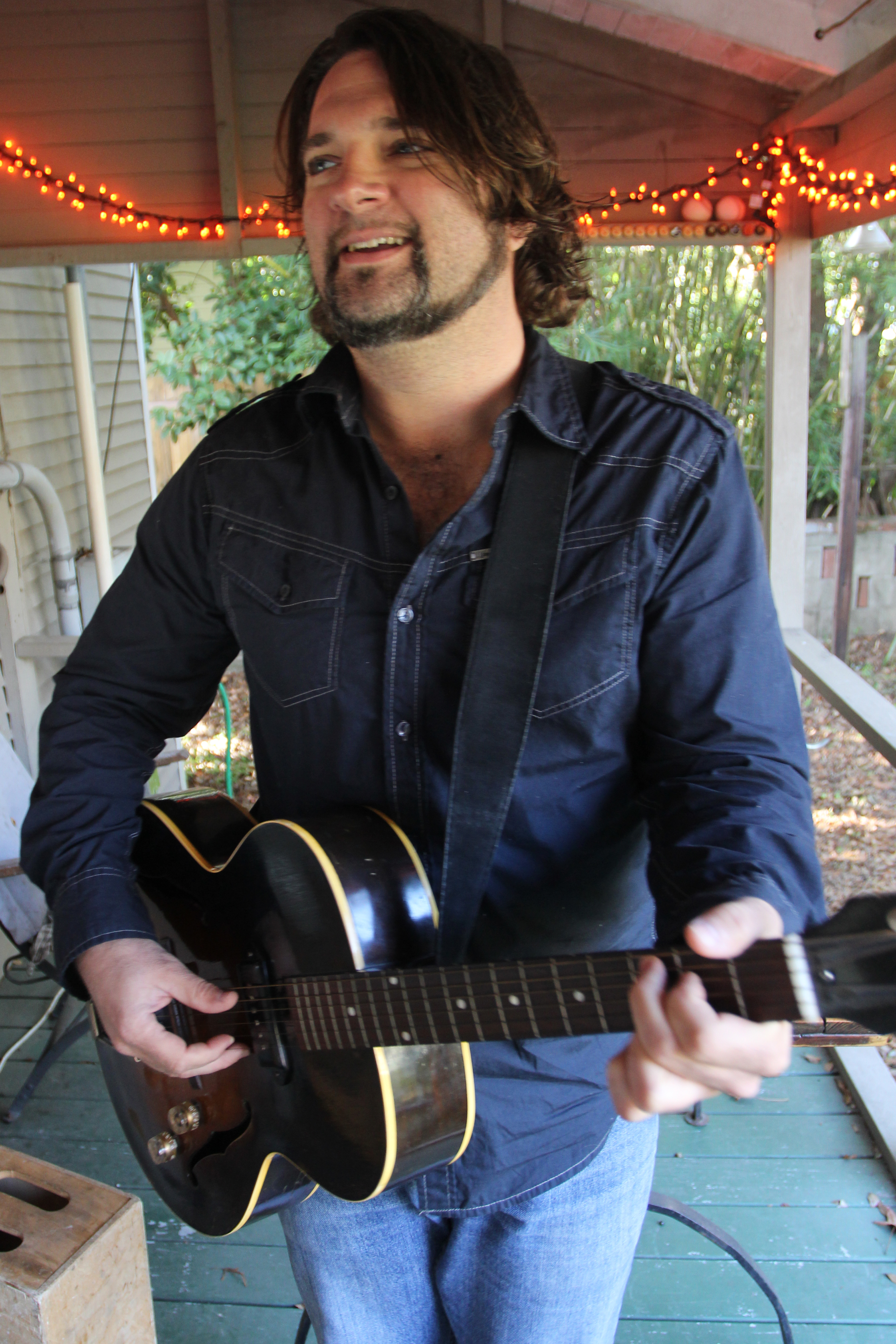 Book Eric Britt on Dusk · Thousands of Artists at Your Fingertips