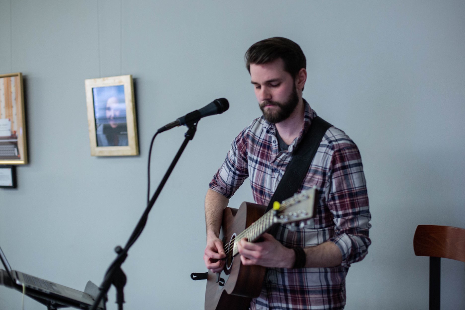 Book Ryan Bishop on Dusk · Thousands of Artists at Your Fingertips