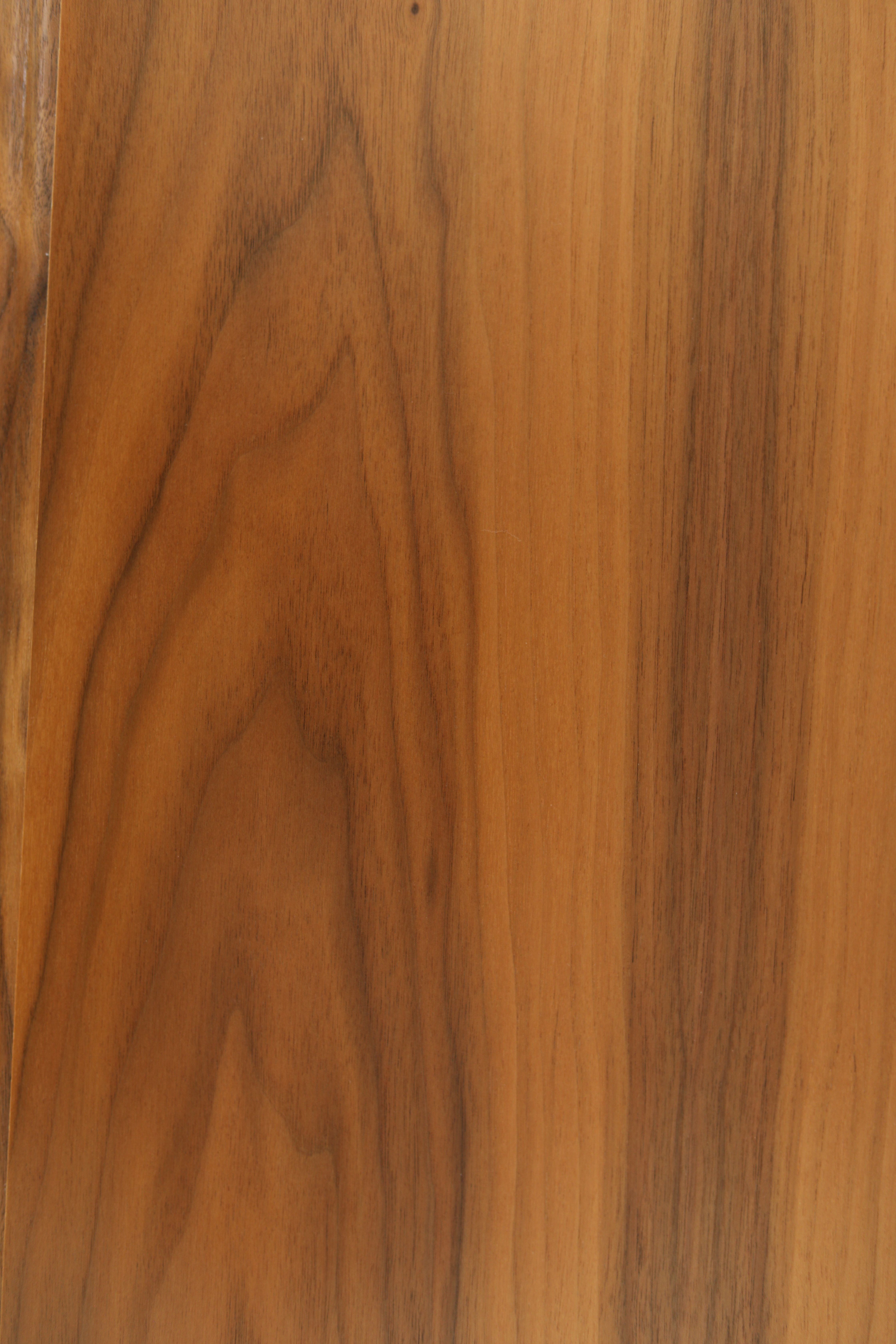 Clear Walnut (EW) | Kimball International