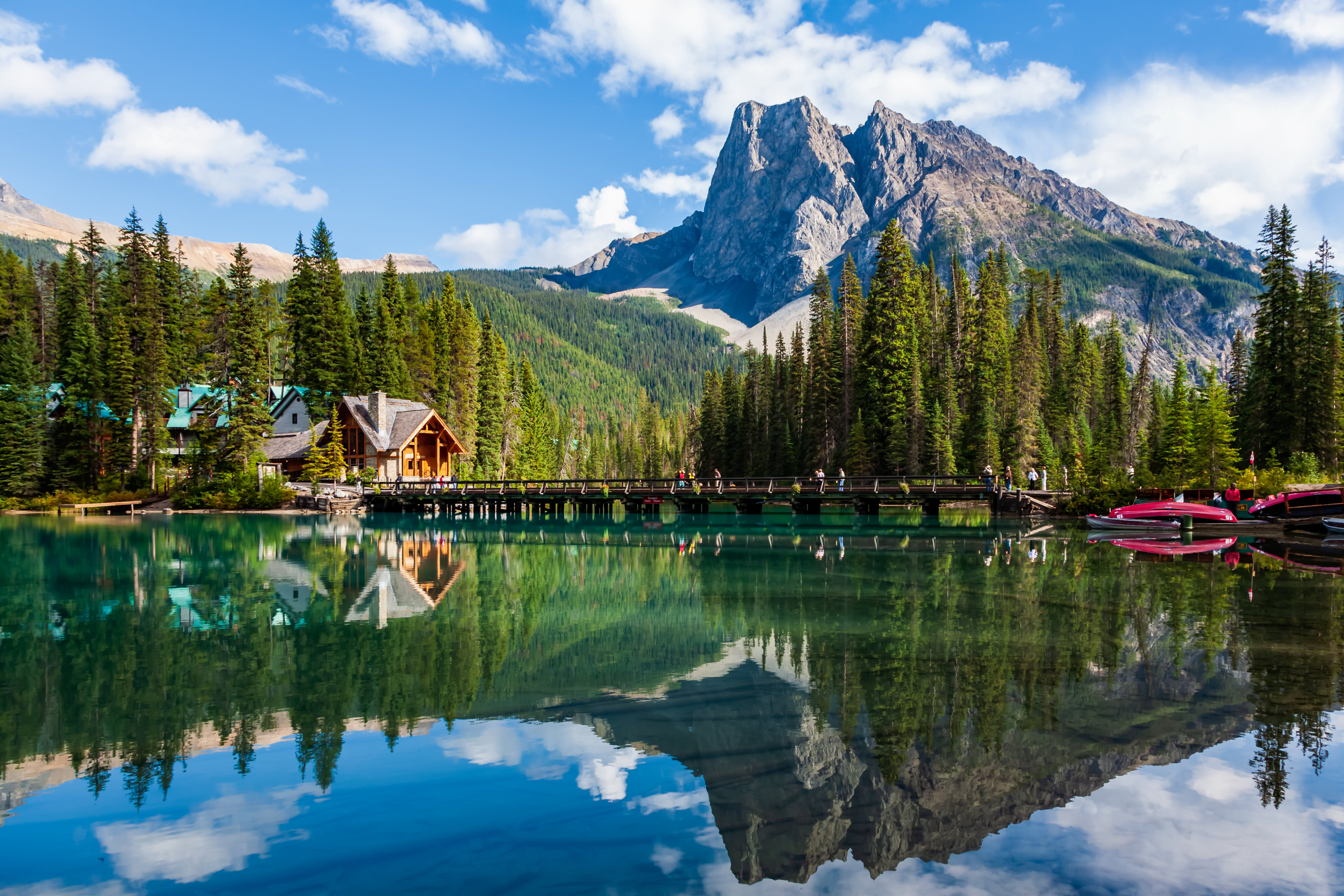 Emerald Lake Shuttle - Via Via Moraine Lake Shuttle