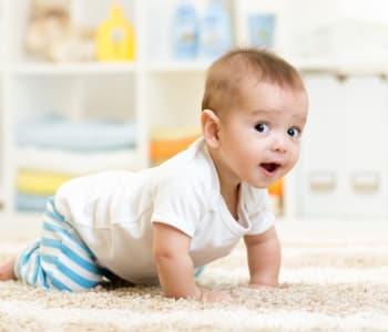 Autonomie : aider bébé à faire seul entre 1 et 2 ans