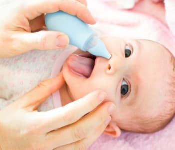 Hoe verzorg je de ogen en neus van je baby? | De Roze Doos