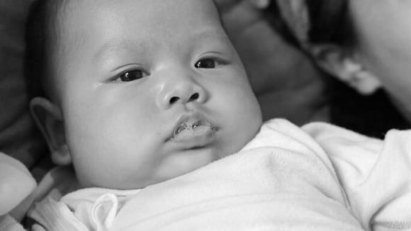 Mon bébé bave beaucoup, est-ce normal