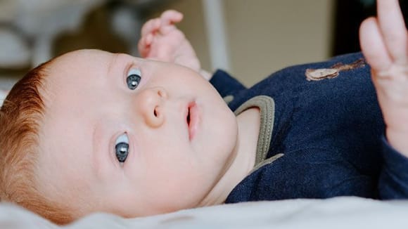 Vision bébé : que voit-il de la naissance à 1 an ? | La Boîte Rose