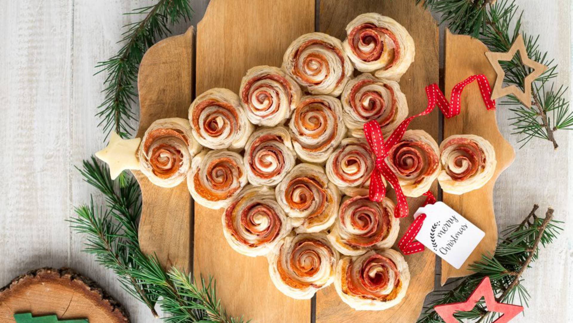 Puff pastry tree, apples, bacon and robiola cheese - Journal