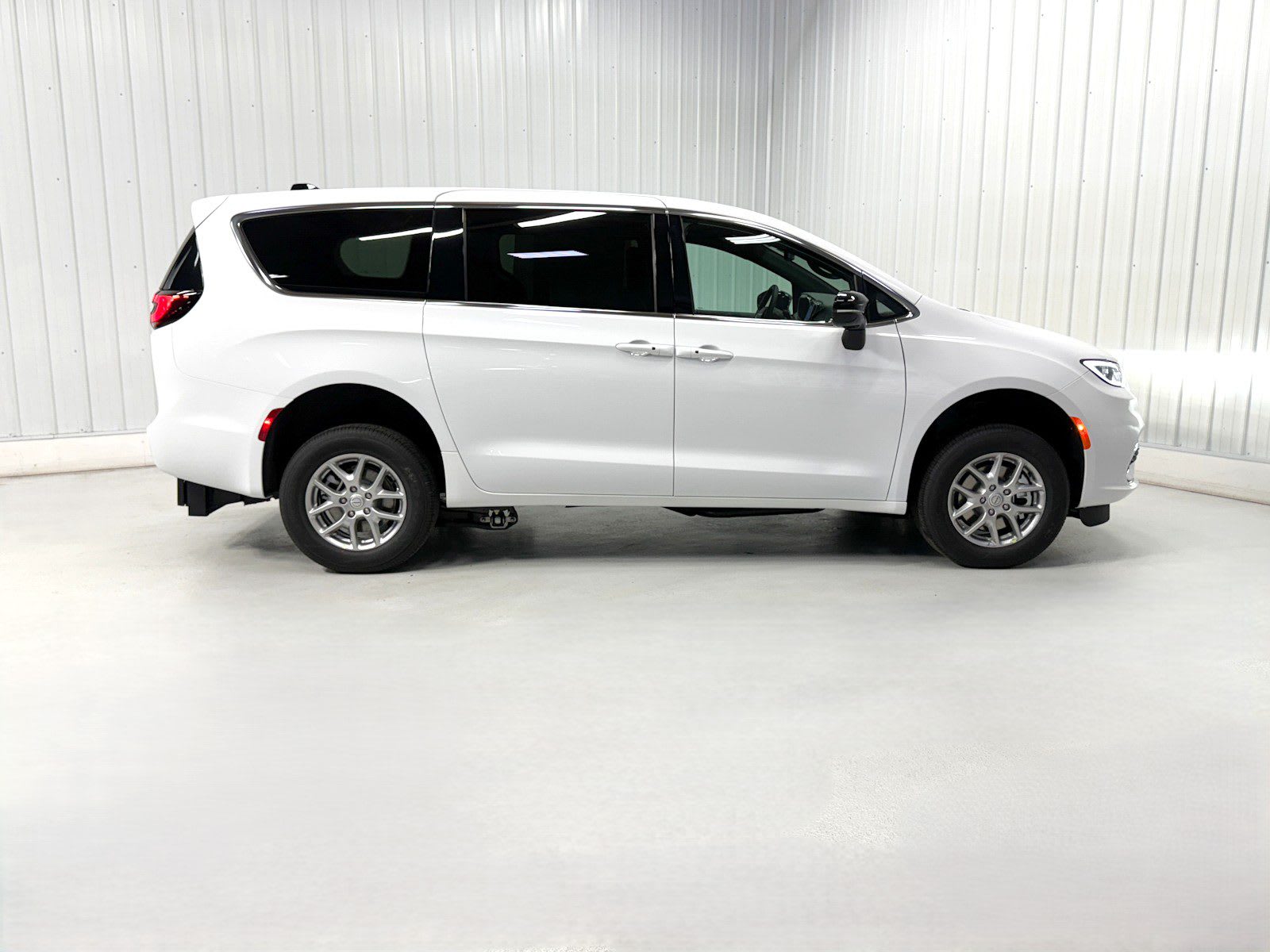New 2025 Chrysler Pacifica Wheelchair Van For Sale | #401614RE | Rollx Vans