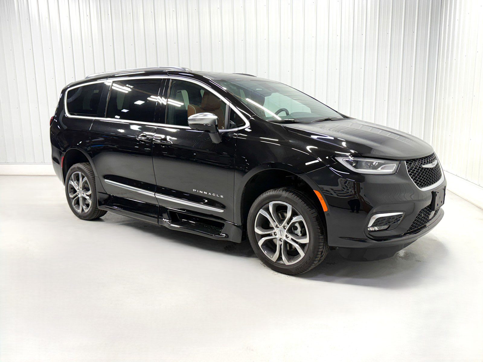 New 2025 Chrysler Pacifica Wheelchair Van For Sale | #401672 | Rollx Vans