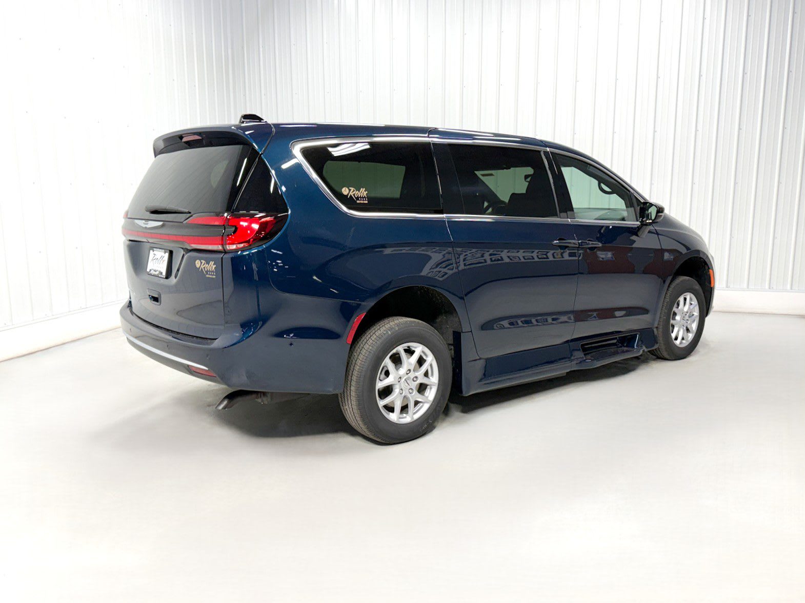 New 2025 Chrysler Pacifica Wheelchair Van For Sale | #401702 | Rollx Vans