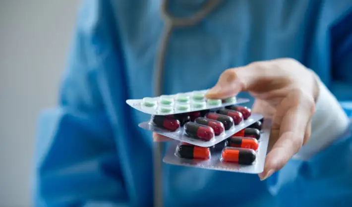 ¿Cómo abordar la polifarmacia en el adulto mayor?