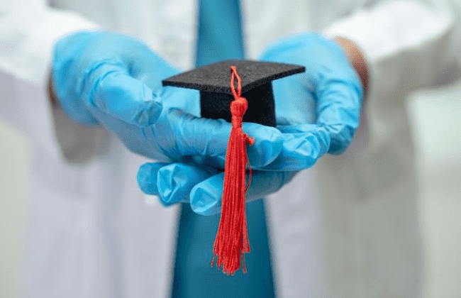 El médico recién graduado ¿está preparado para ejercer?
