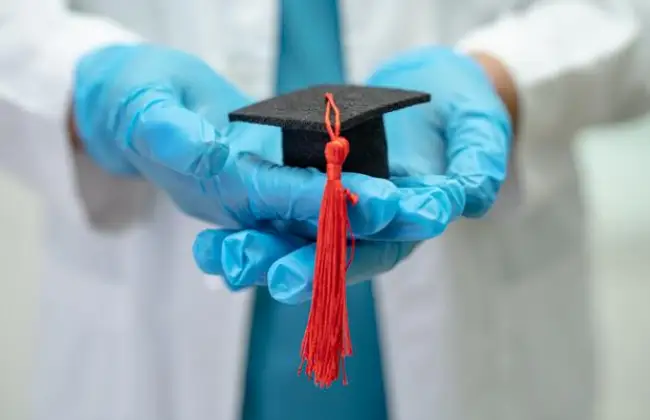 El médico recién graduado ¿está preparado para ejercer?