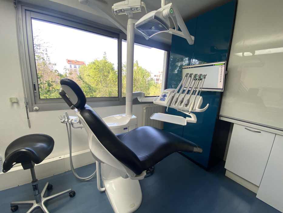 Dr Alain AMSELLEM, Chirurgien-dentiste à Houilles