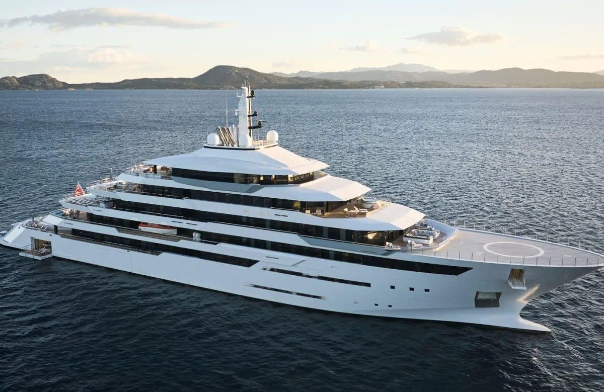 Renaissance Luxury Motor Yacht for Charter