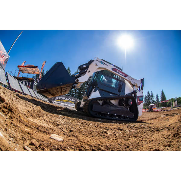 Bobcat Loaders Build Race Tracks – Bobcat Company Europe