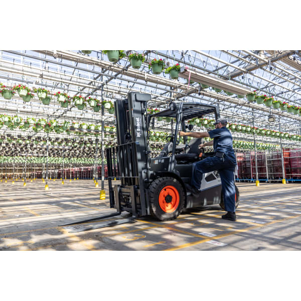 5 Tips to Maximize Forklift Safety - Bobcat Company