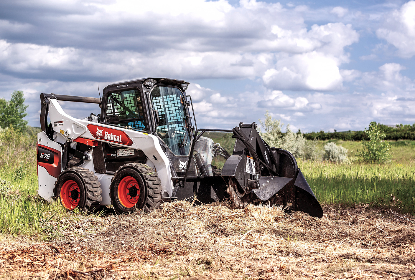 New R-Series Revolutionizes Bobcat Loader Design