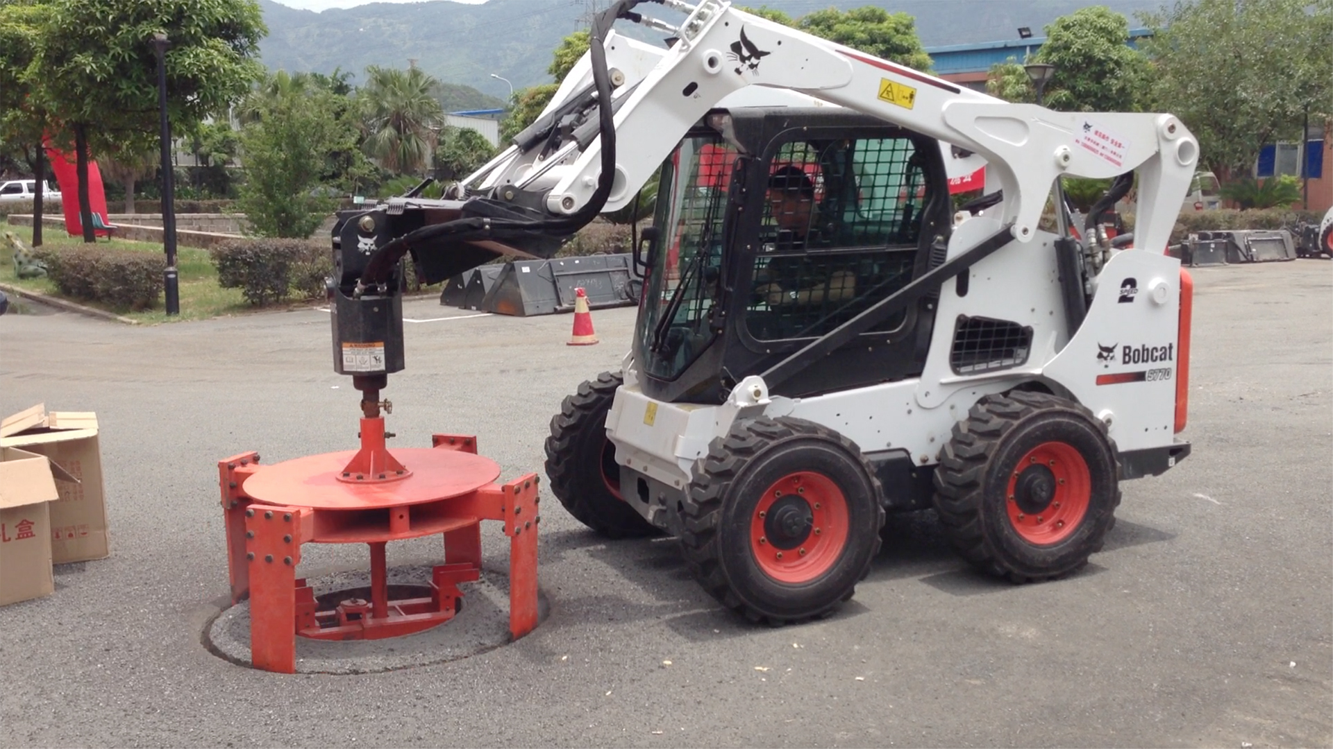 Milling and Planing for Manhole Construction - Bobcat Company China