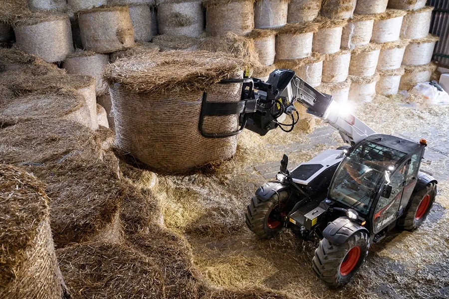 Bobcat R-Series Telehandlers for Agriculture in action