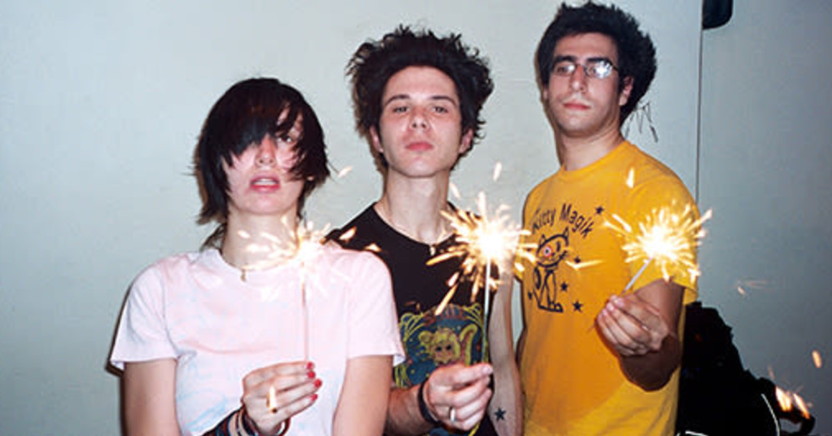 Yeah Yeah Yeahs Celebrate Re-Issue of 'Fever To...