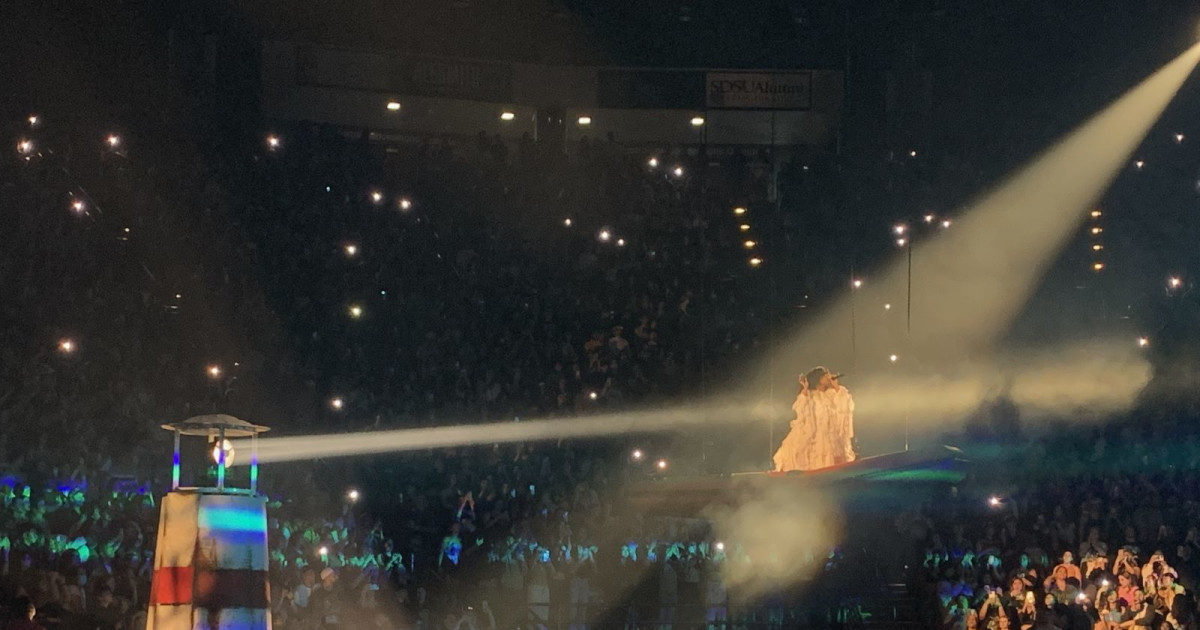 SZA DIVES INTO NEW DEPTHS ON HER SOS TOUR